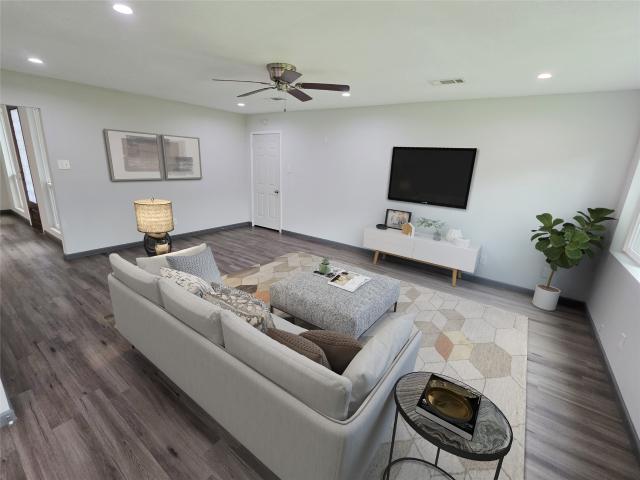 910 Royal Oak Drive
