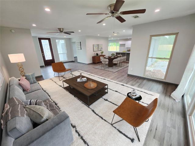 910 Royal Oaks Dr, Dickinson, TX 77539 | MLS #29982 | Compass
