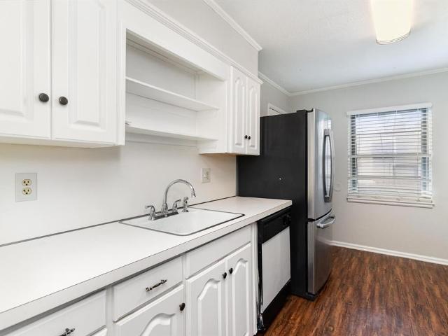 910 Reverchon Drive