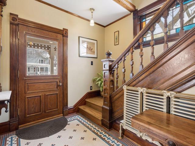 910 W 4th Street