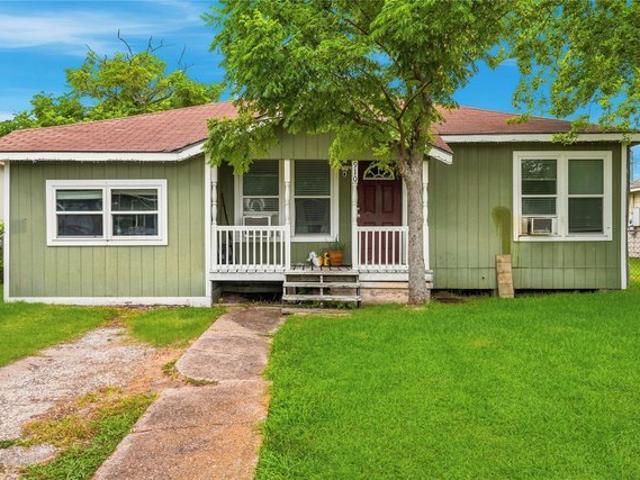 910 W 6th St, Freeport, TX 77541