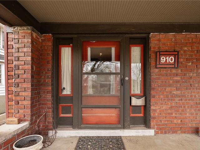 910 W 33rd Terrace