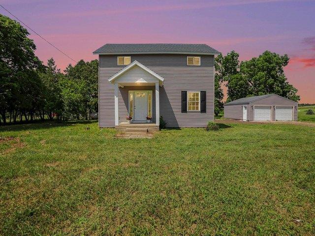 910 W Bradshaw Rd, Scottville, MI 49454