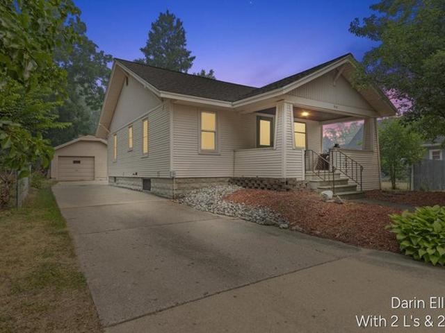 910 W Lincoln Ave, Ionia, MI 48846