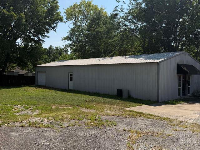 910 W SOUTH Street