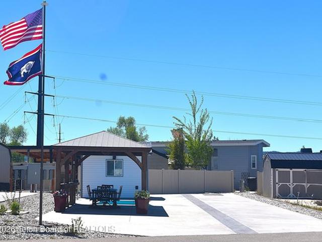 910 Whiffle Tree Dr, Thayne, WY 83127