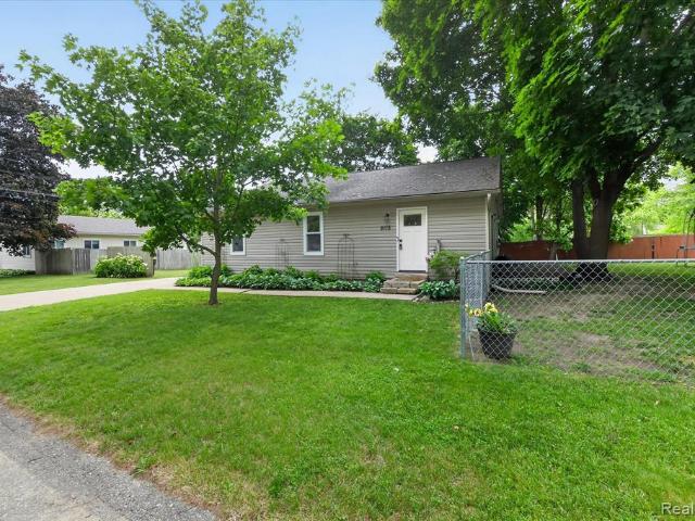 9115 Maplewood Drive