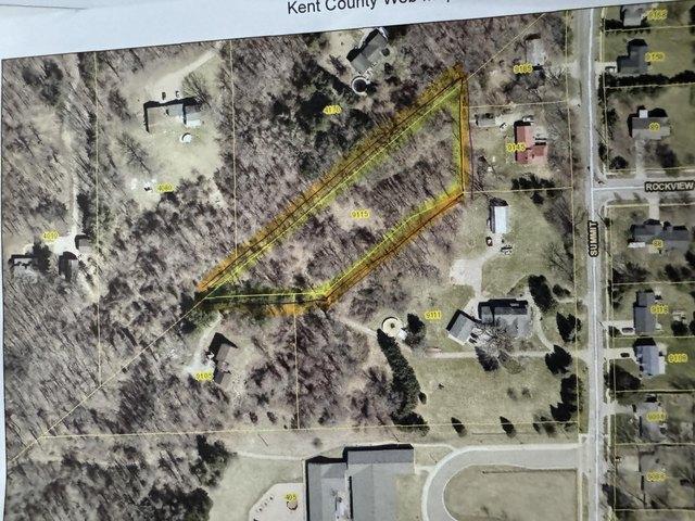 9115 Summit Ave NE, Rockford, MI 49341