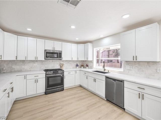 9115 Sangria Ln, Las Vegas, NV 89147