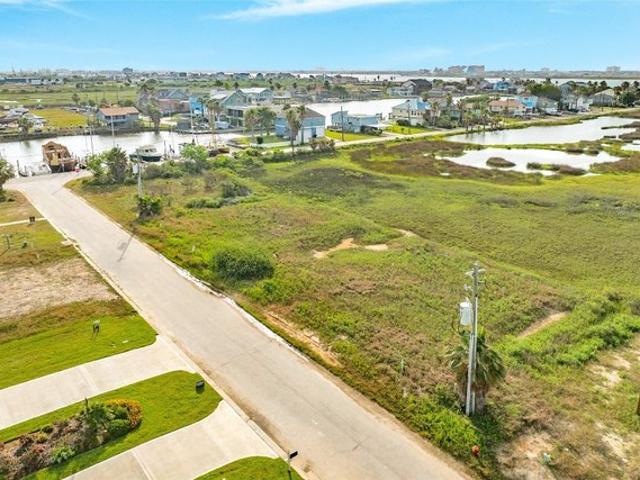 9115 W Bay Rd, Galveston, TX 77554