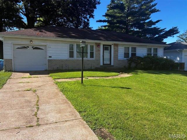 9116 Darnell Pl, Saint Louis, MO 63136