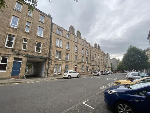 91/17 3F1 Albert Street, Edinburgh EH7, 2 bed flat to rent, £1,000 pcm | PrimeLocation