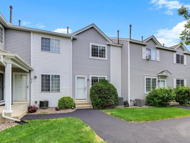 9118 Scarlet Globe Dr, Eden Prairie, MN 55347