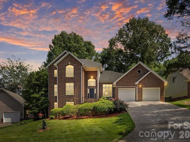 9111 Brocklehurst Ln, Charlotte, NC 28215