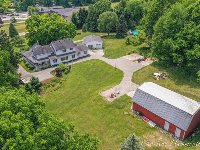 9111 Summit Ave NE, Rockford, MI 49341