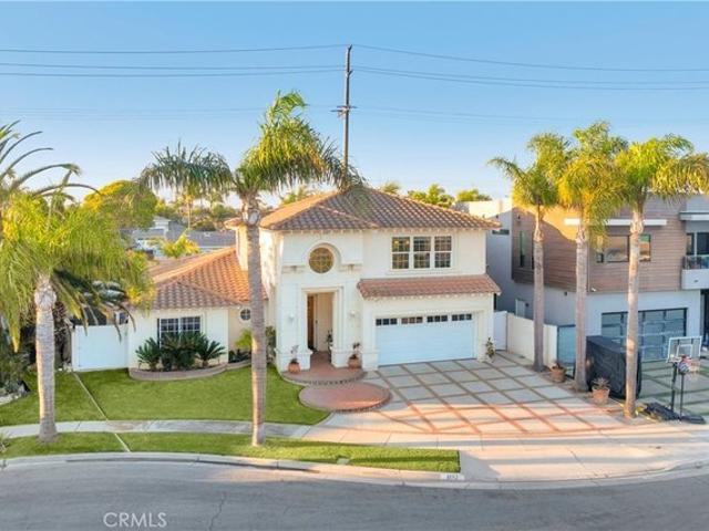 9112 Playa Dr, Huntington Beach, CA 92646