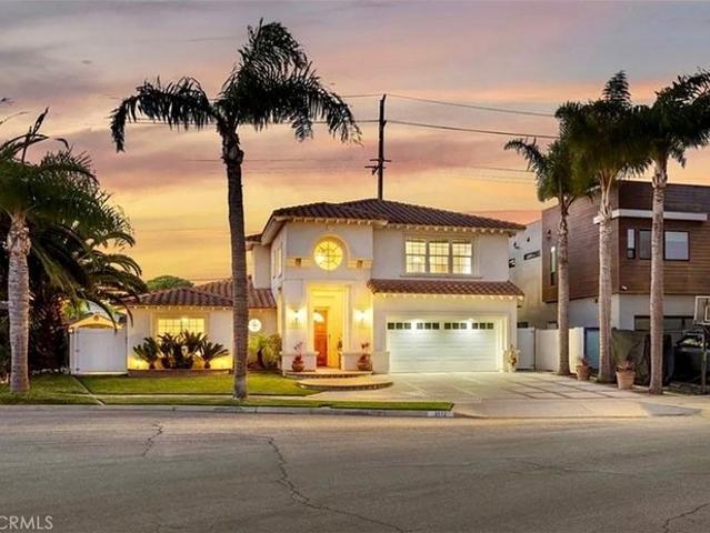 9112 Playa Dr, Huntington Beach, CA 92646