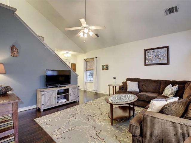 9112 Swanson Ln