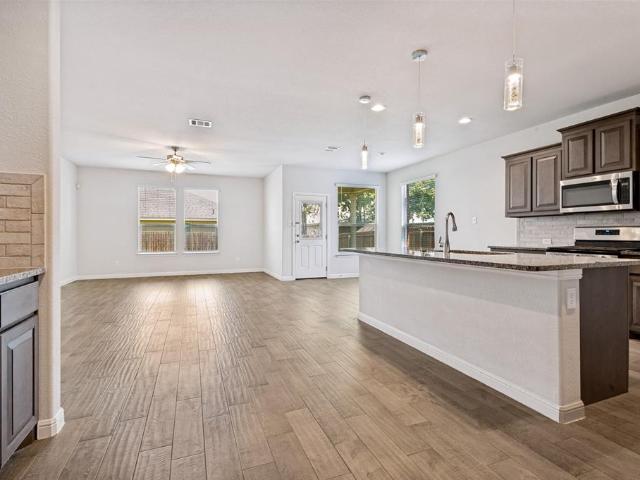 9112 Sycamore Leaf Drive