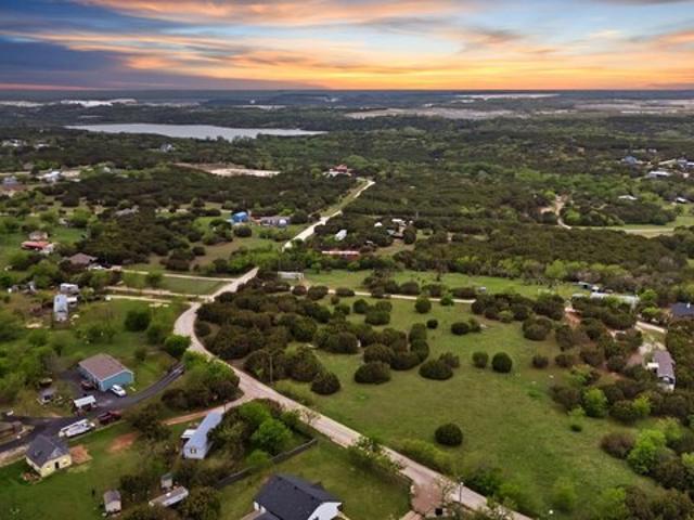 9112 Valley View Ct, Cleburne, TX 76033