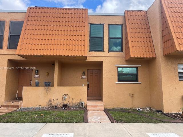 9113 Lime Tree Ln, Unit 170, Pembroke Pines, FL 33024 | MLS #A11915 | Compass