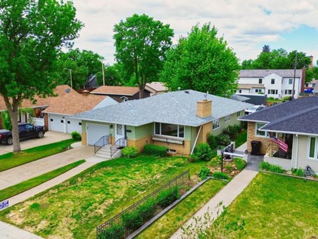 911 3rd Ave E, Williston, ND 58801