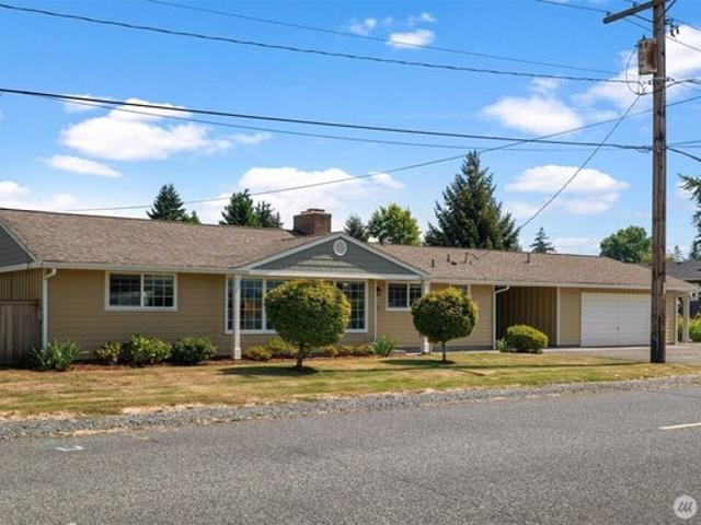 911 11th St NW, Puyallup, WA 98371