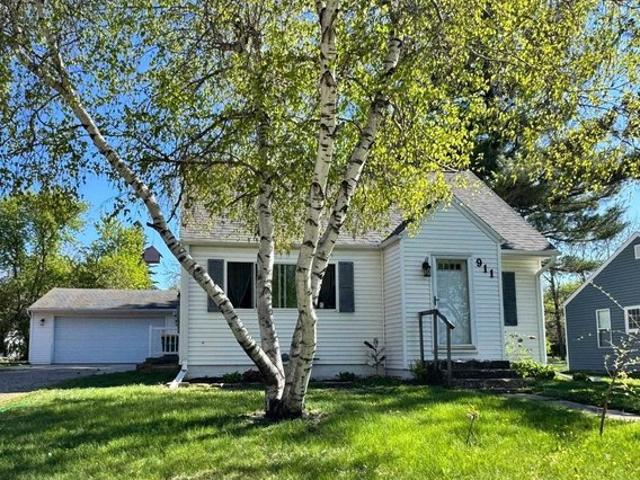 911 11th St, Spirit Lake, IA 51360