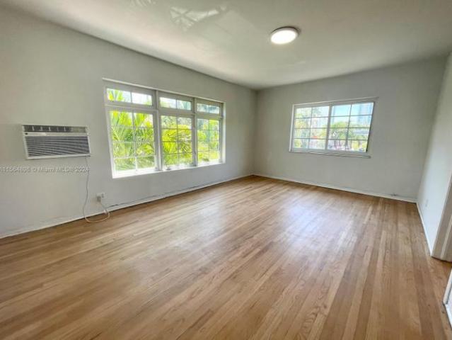 911 7th St #8, Miami Beach, FL 33139