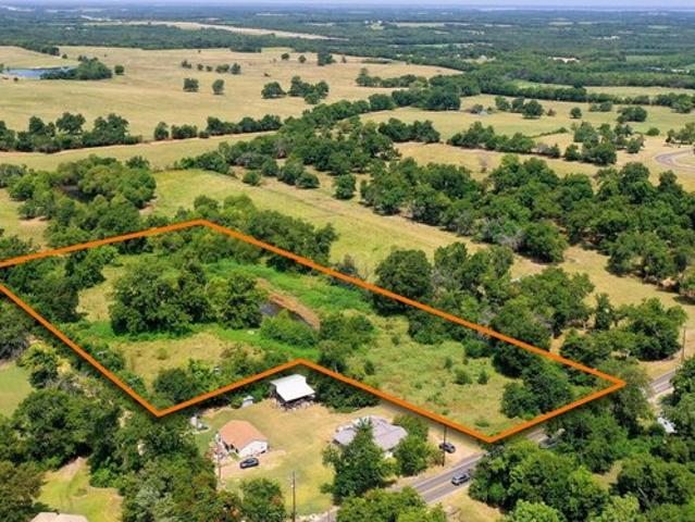 911 5th St, Honey Grove, TX 75446