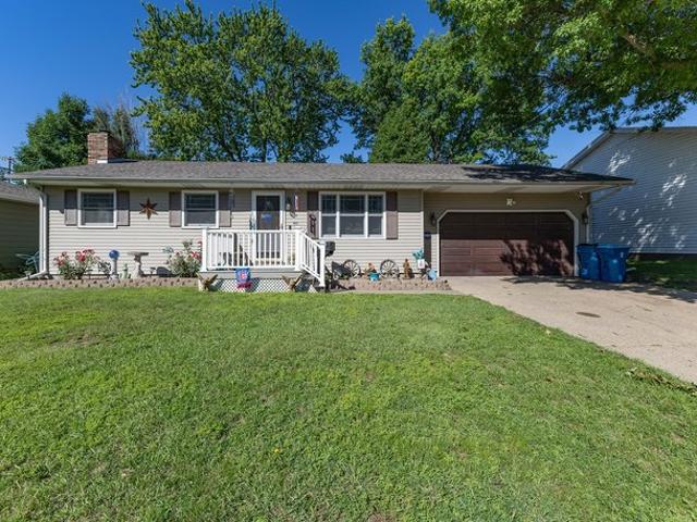 911 6th Ave, Camanche, IA 52730