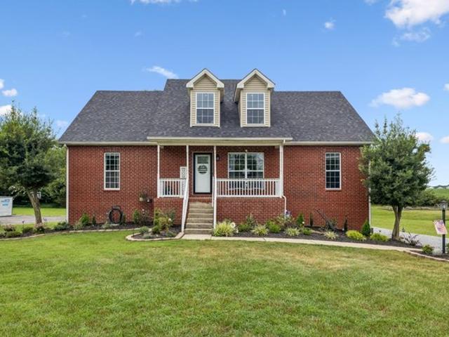 911 College St, Portland, TN 37148