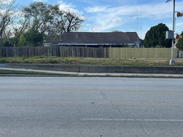 911 and 913 75th St, Houston, TX 77011