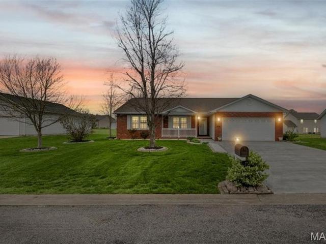 911 Bayberry Ln, Red Bud, IL 62278