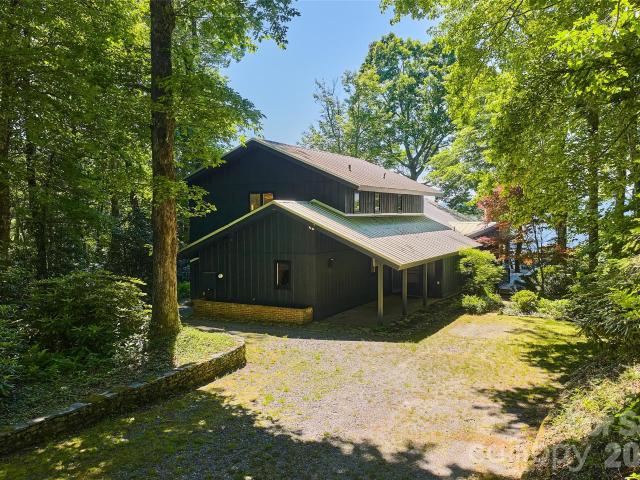 911 Green Hill Road