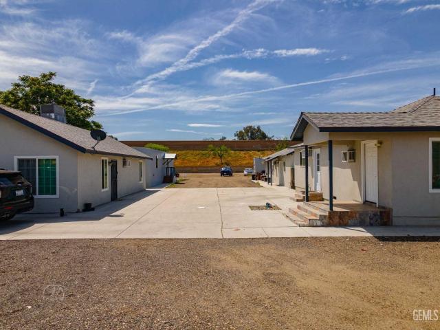 911 E Brundage Lane
