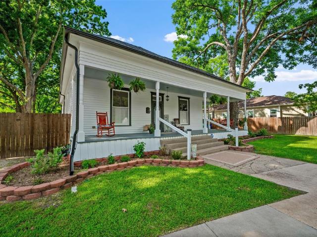 911 E Marvin Avenue
