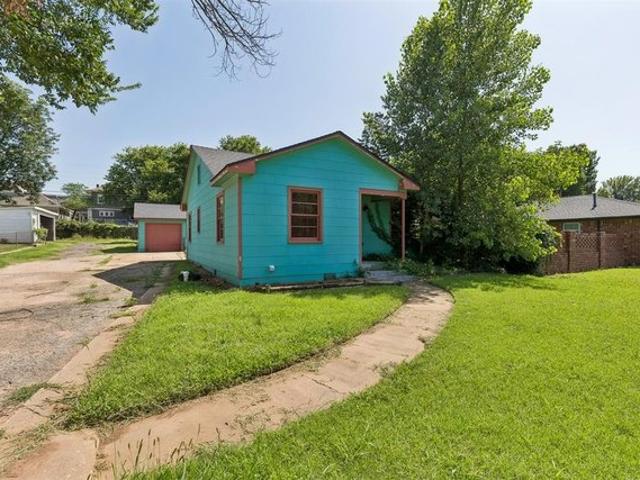 911 E Noble Ave, Guthrie, OK 73044
