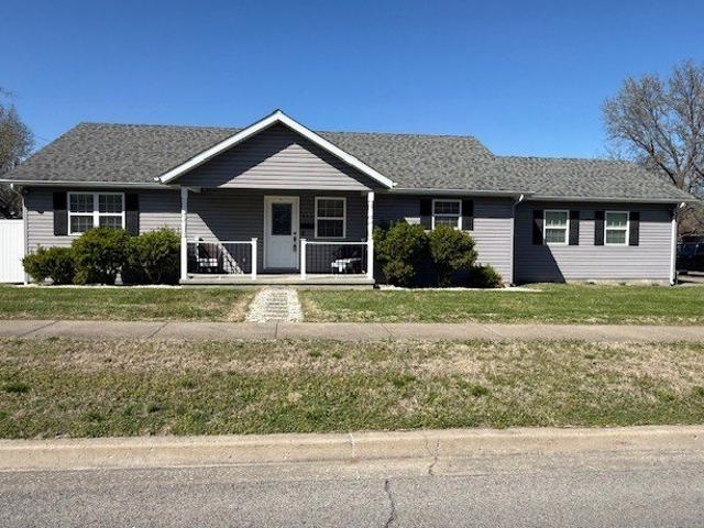 911 E Stotlar St, Herrin, IL 62948
