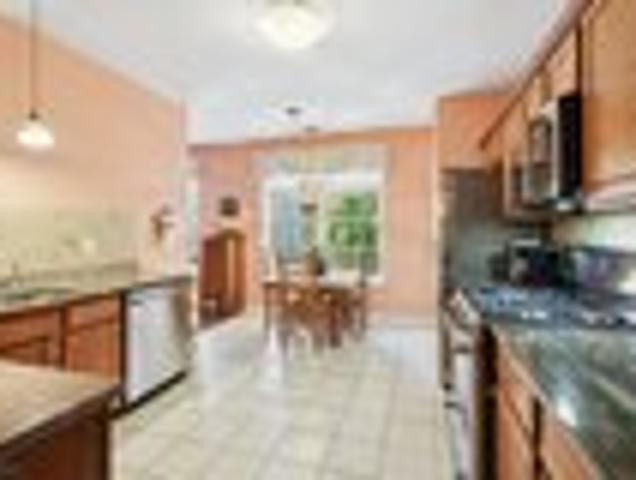 911 Holly Ln Unit 11, Cedar Grove, NJ 07009 [Updated 12/10]