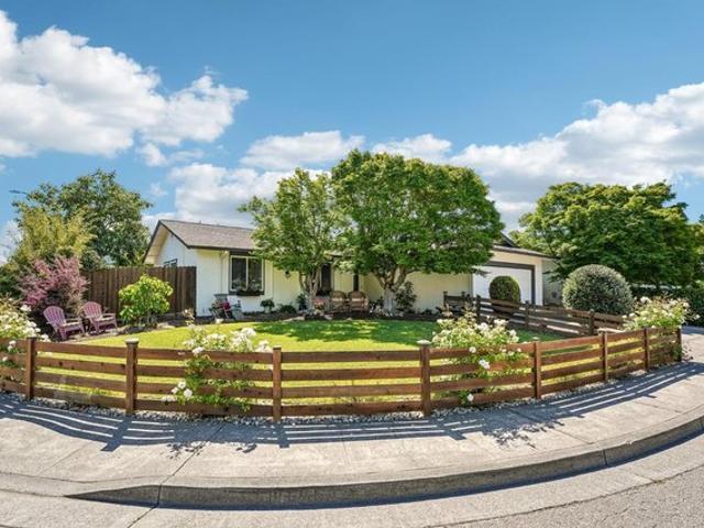 911 Hudis St, Rohnert Park, CA 94928