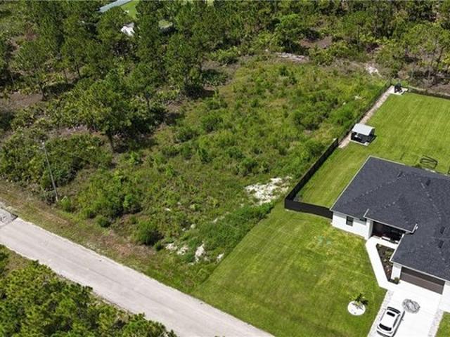 911 Oak Ave, Lehigh Acres, FL 33972