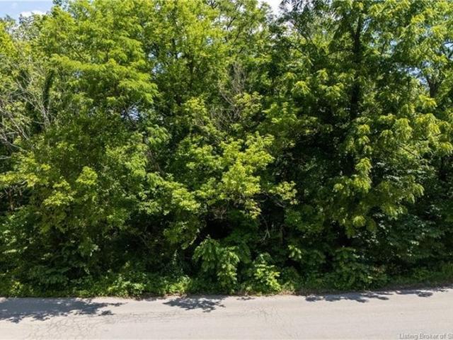 911 Oakland Dr, New Albany, IN 47150