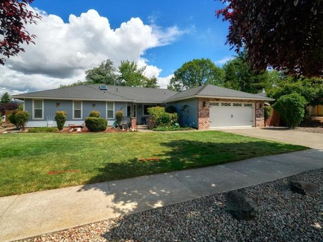 911 LA Loma Dr, Medford, OR 97504