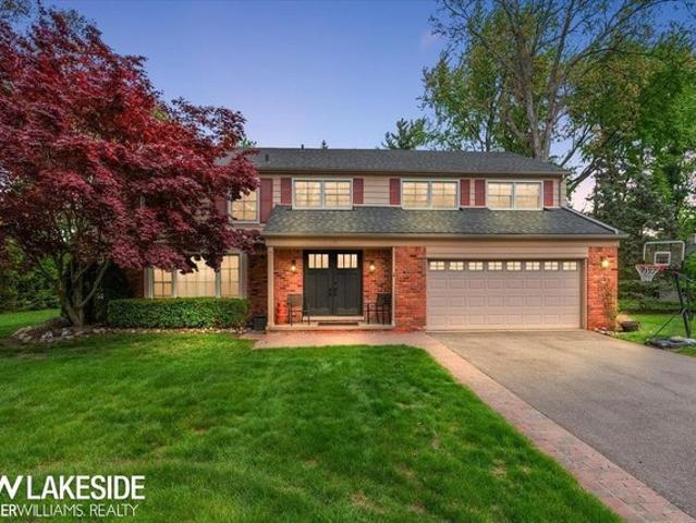 911 Lamppost Ln, Bloomfield Hills, MI 48304