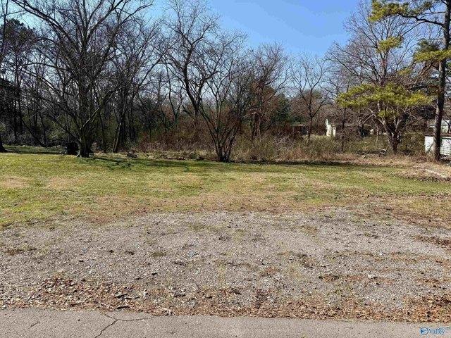 911 McDaniel St SE, Hartselle, AL 35640