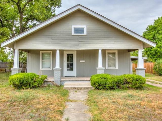 911 N 6th St, Ballinger, TX 76821