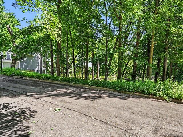 911 N Wooded Lane