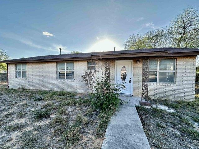911 N Pine St, Hebbronville, TX 78361