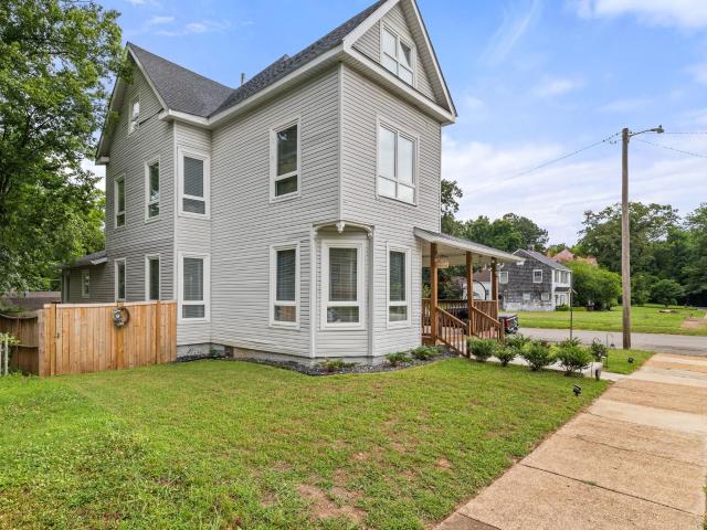 911 N Raleigh Ave